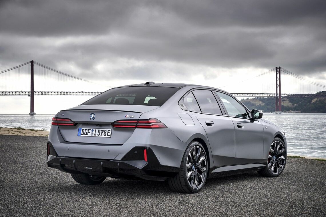 BEVの5シリーズに｢駆けぬける歓び｣はあるか？ ｢新世代のBEV｣を感じたチューニングの妙 | 試乗記 | 東洋経済オンライン