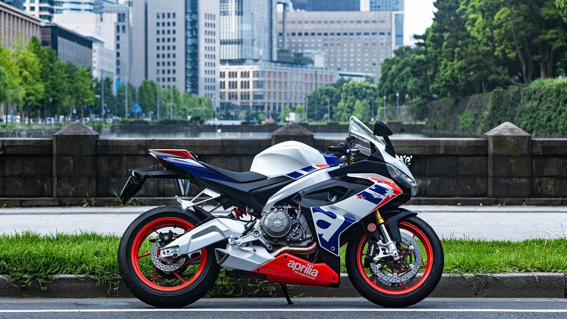 アプリリア｢RS660｣限定モデルで知る軽さの妙 2気筒エンジンと軽量ボディが生み出す爽快感 | 2輪車 | 東洋経済オンライン