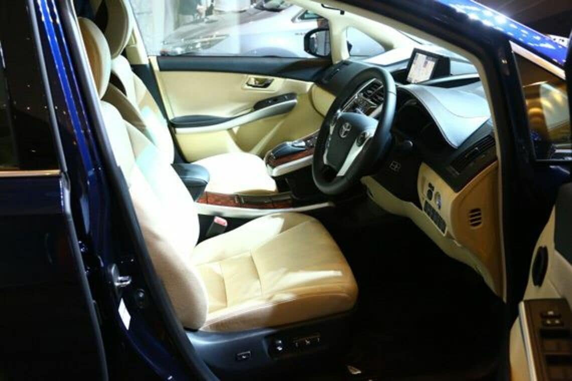 トヨタ「SAI」が売れなかった理由 HV専用の“小さな高級車”、挽回狙い大変身 | オリジナル | 東洋経済オンライン